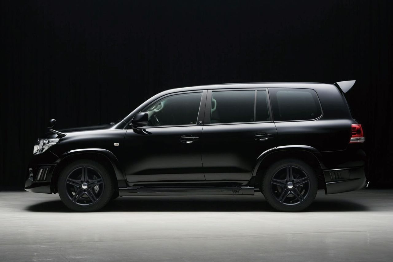 Riders Meeting: Toyota Land Cruiser T-200 series Bodykit