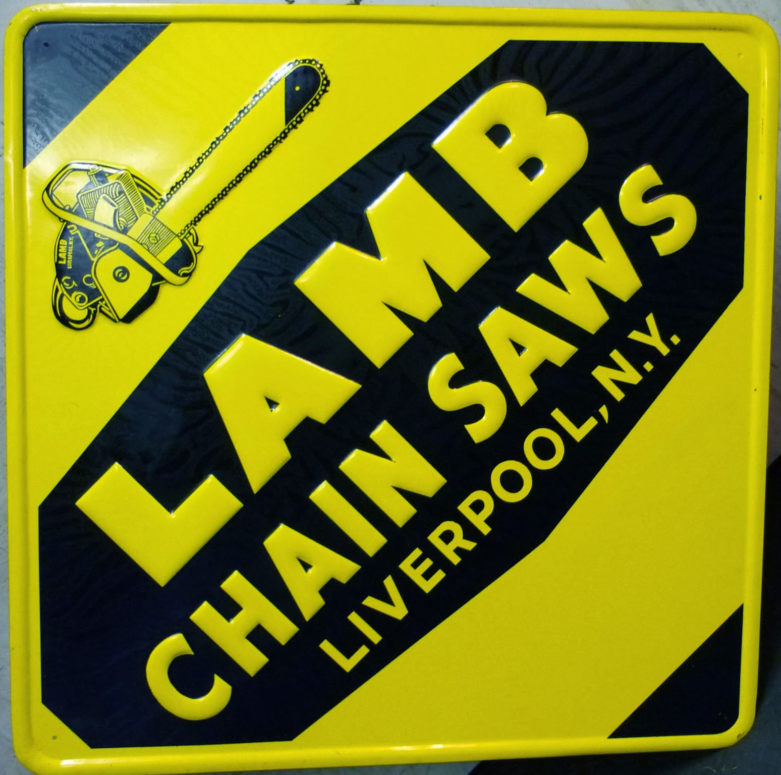 VINTAGE CHAINSAW COLLECTION: CHAINSAW SIGNS COLLECTION. (PICTURES).