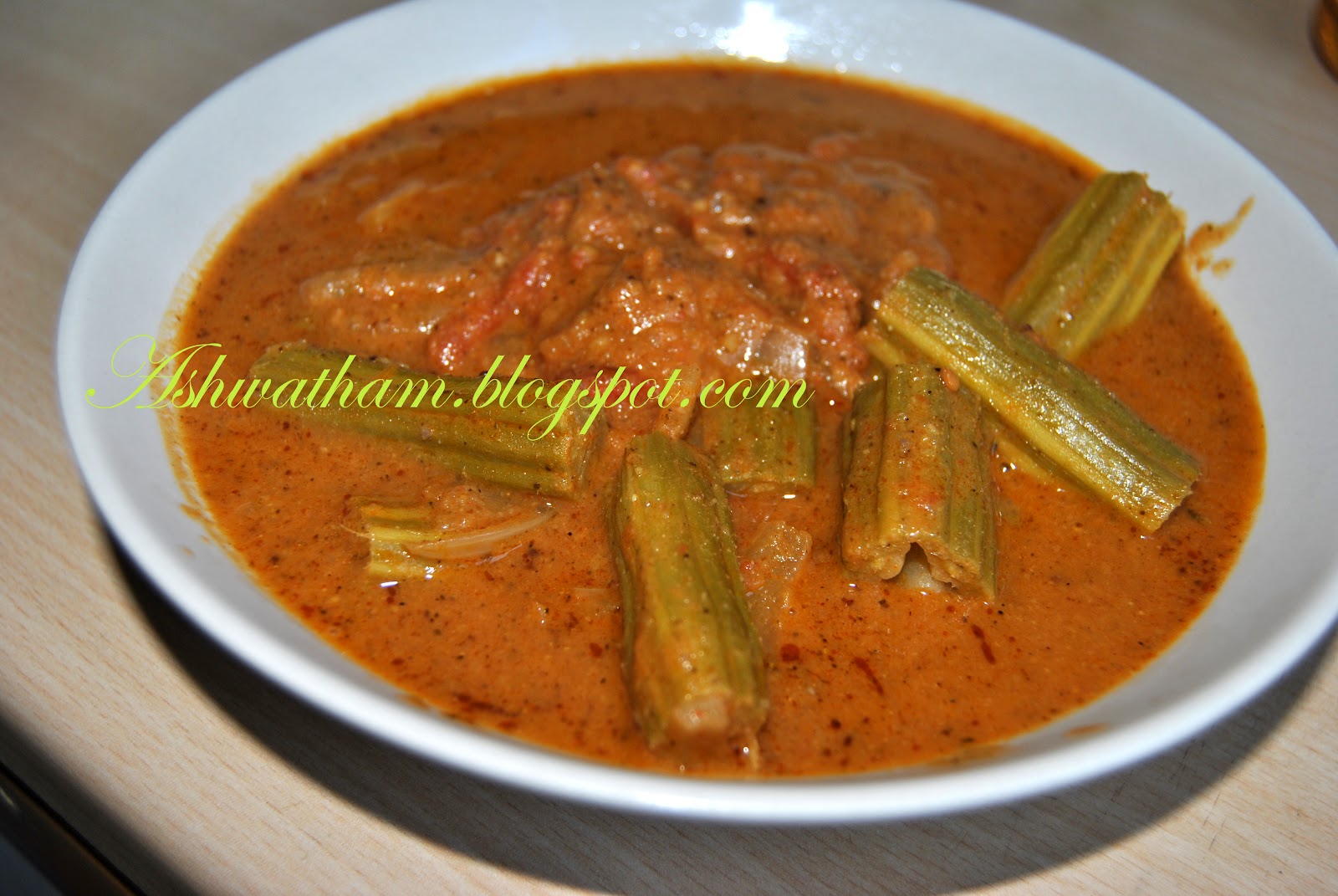 Ashwatham: Drumsticks Curry / Munakkaya pulusu
