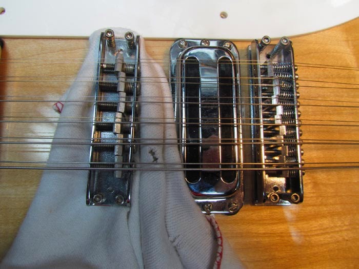 12-Saddle Bridge for Rickenbacker 360/12C63 Crawls Backward (When Alarmed)