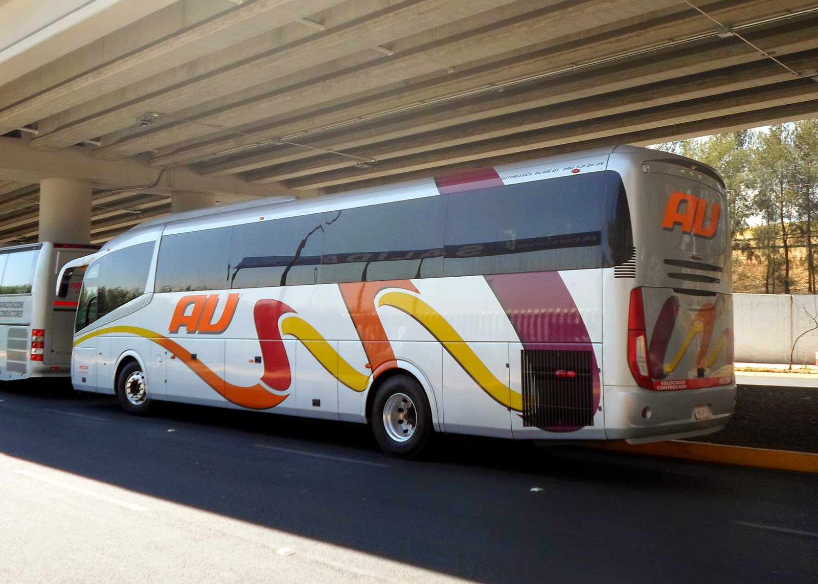 MAXIBUSES: AUTOBUSES UNIDOS (AU)