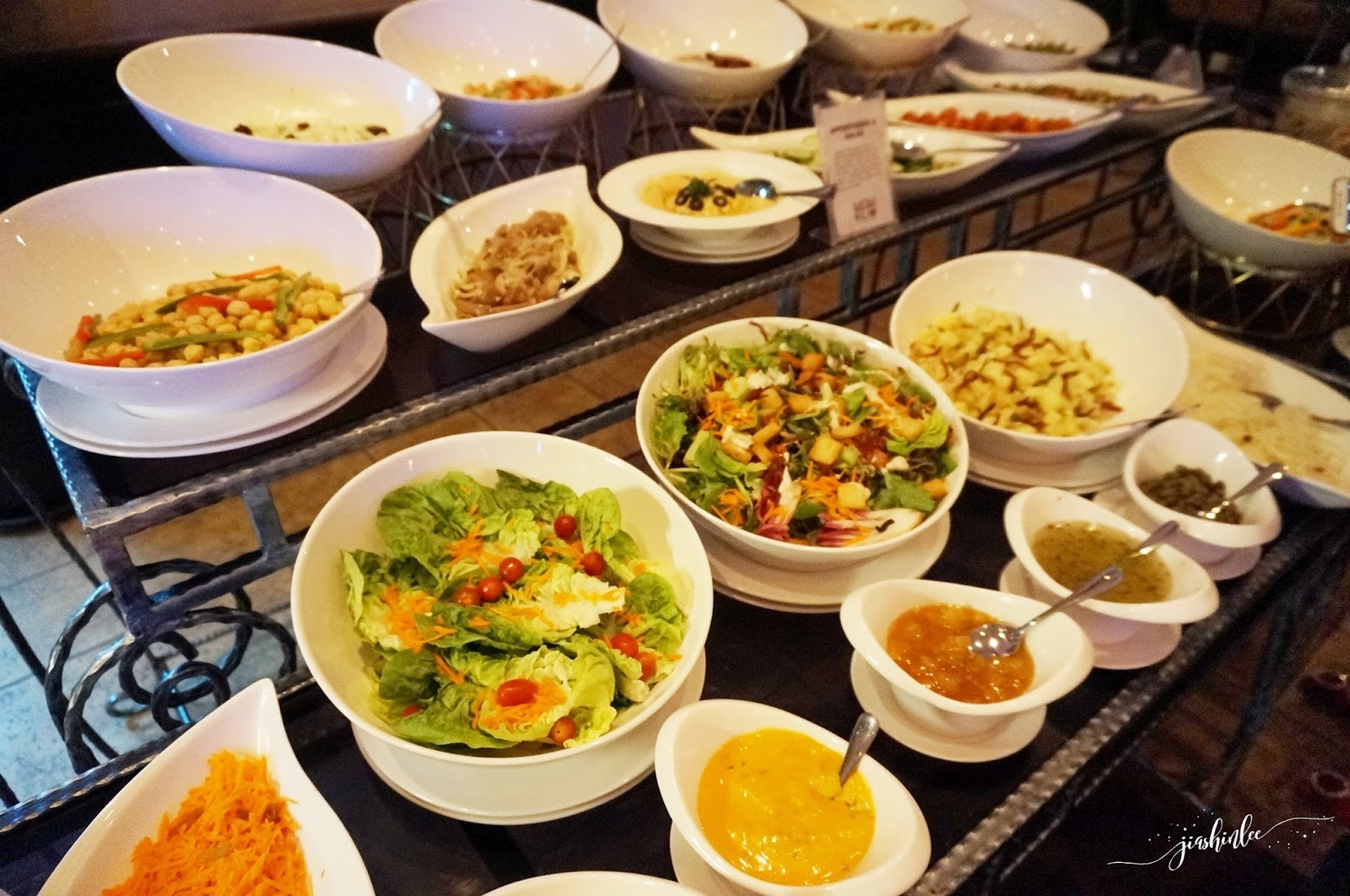 WOW KL Buffet Dinner with Cultural Show in Kuala Lumpur - Jia Shin Lee