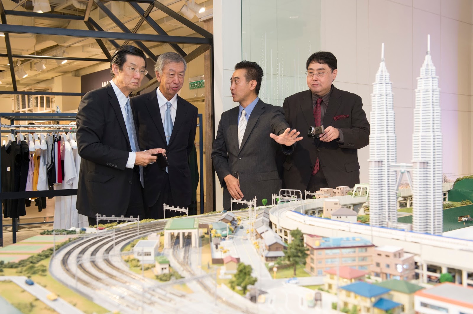 Japanese High Speed Rail Shinkansen Exibition ~ Qisstiera