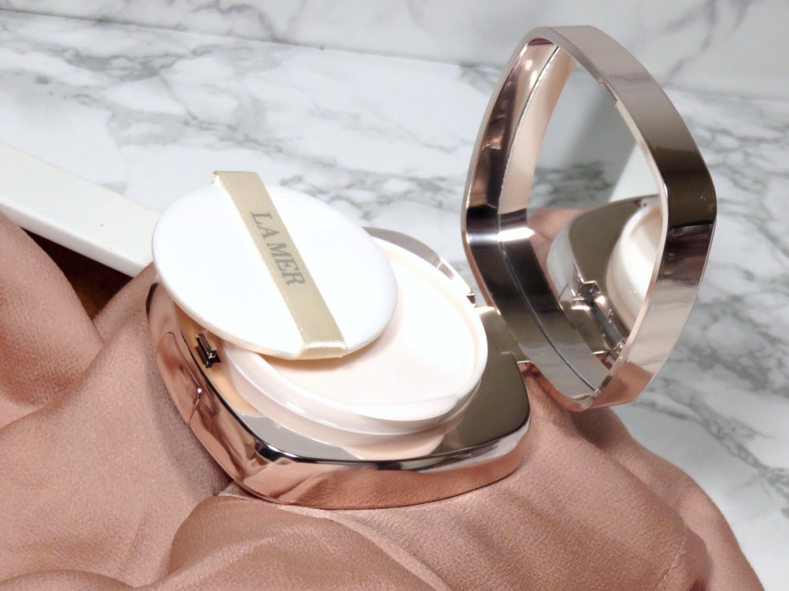 | Review | La Mer The Luminous Lifting Cushion Foundation SPF 20 ...