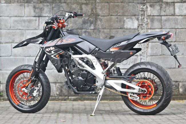 Modifikasi Yamaha Scorpio Jadi Supermoto Macho - GO-GOBLOG