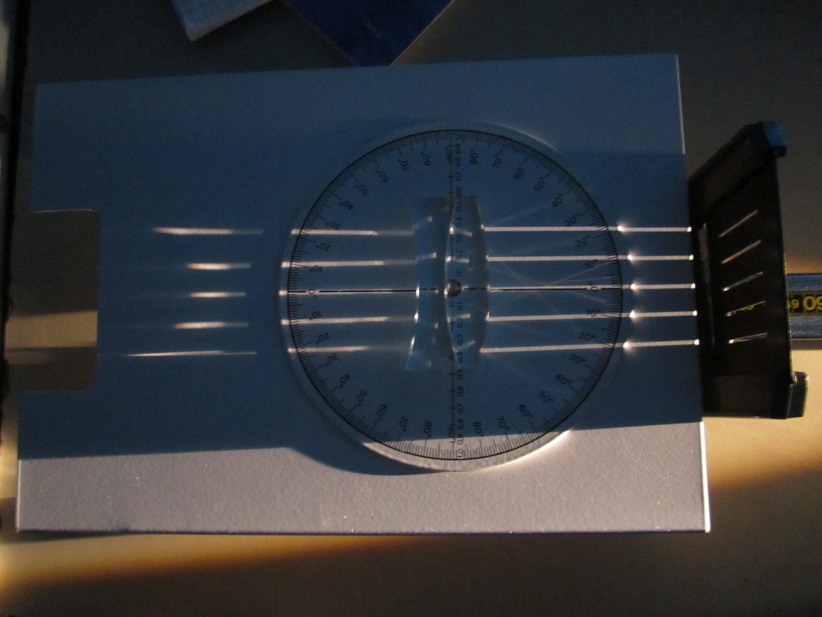 Lielahden koulun FYKE: Valo-opin töiden valokuvaus, osa 3 (7lk)