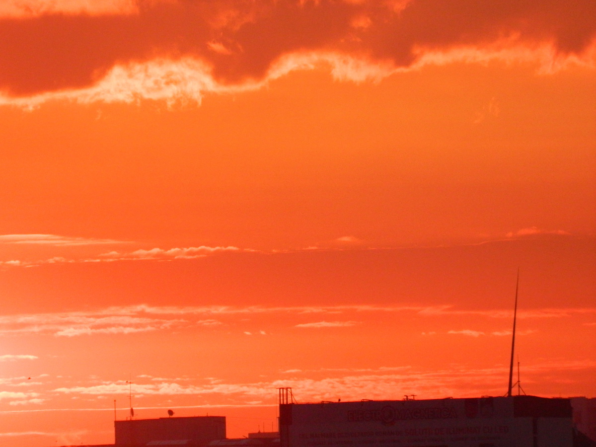 LA MULTI ANI, ROMANIA!: Rasarit