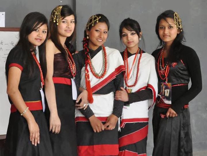 Newa Mirror: Newari beauty in tradational costumes