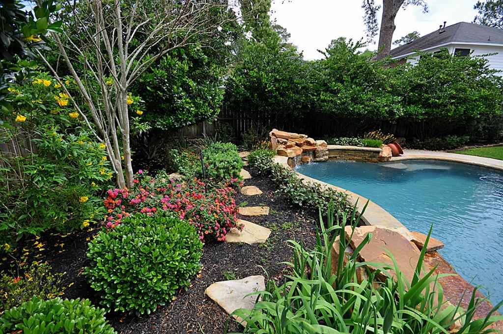 Backyard Landscape Idea with Pool - Great Home Designs