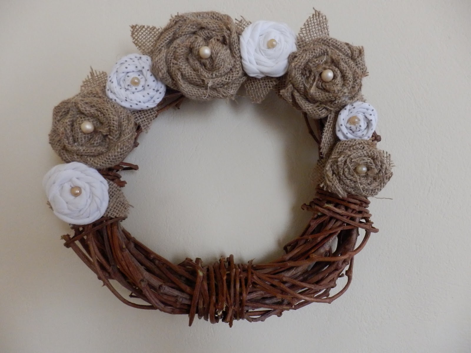 χαρωτοart: Στεφανι απο λινατσα και μακο υφασμα