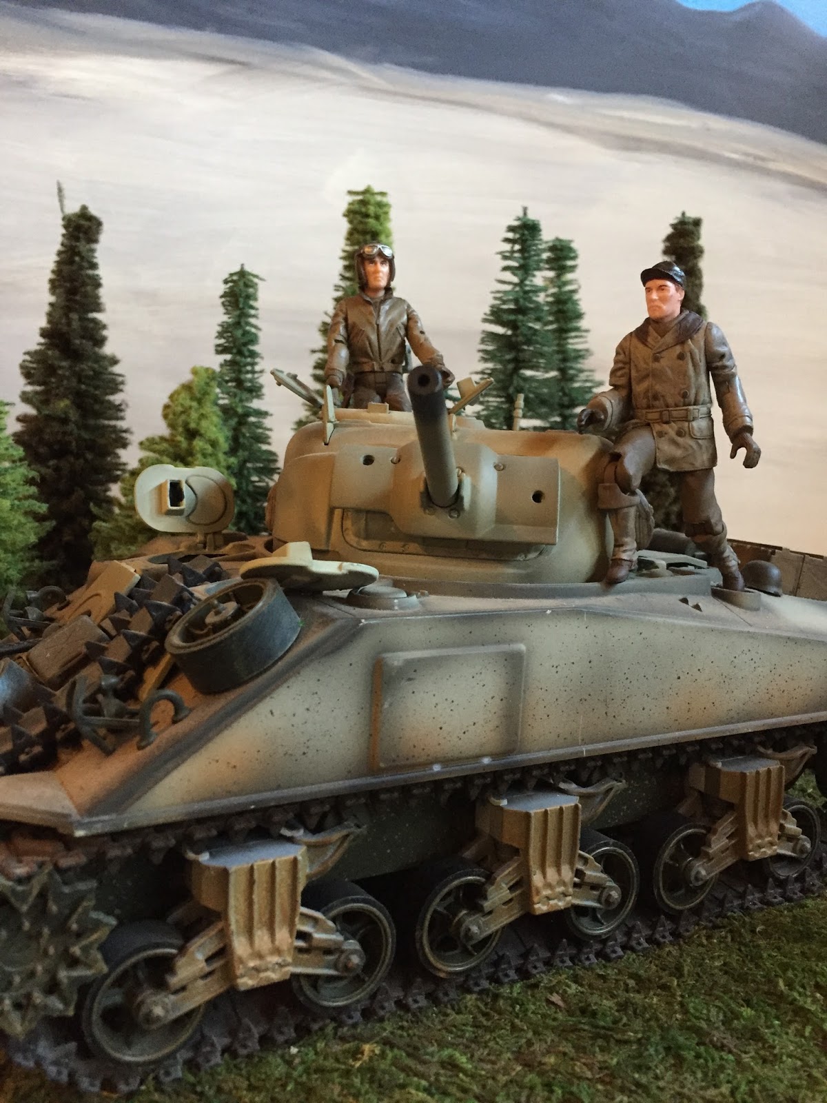 G.I. Jigsaw: 1:18 Sherman Tanks Diorama