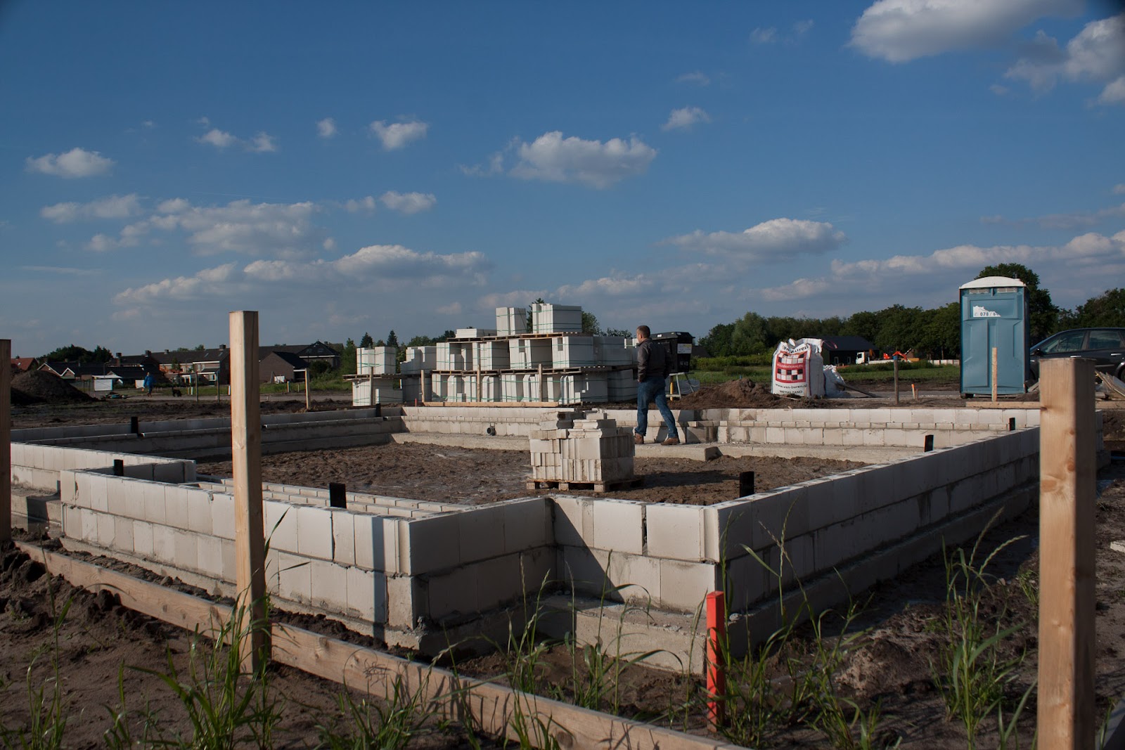 Ons kasteel op kavel 13: 5 juni 2012 - Tot het maaiveld