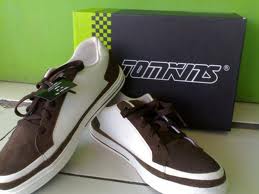 enggar_sell_shoes_tomkins