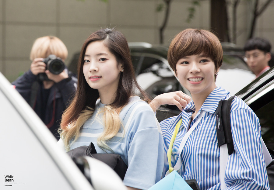 Joe's Twice Photo Blog: Momo, Dahyun, jeongyeon. weekly idol filming day