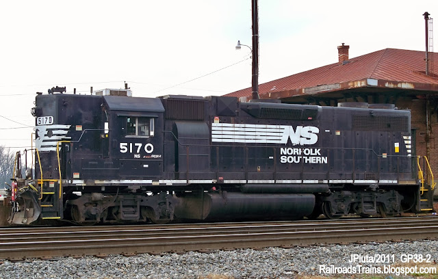 RAILROAD Freight Train Locomotive Engine EMD GE Boxcar BNSF,CSX,FEC,Norfolk Southern,UP,CN,CP ...