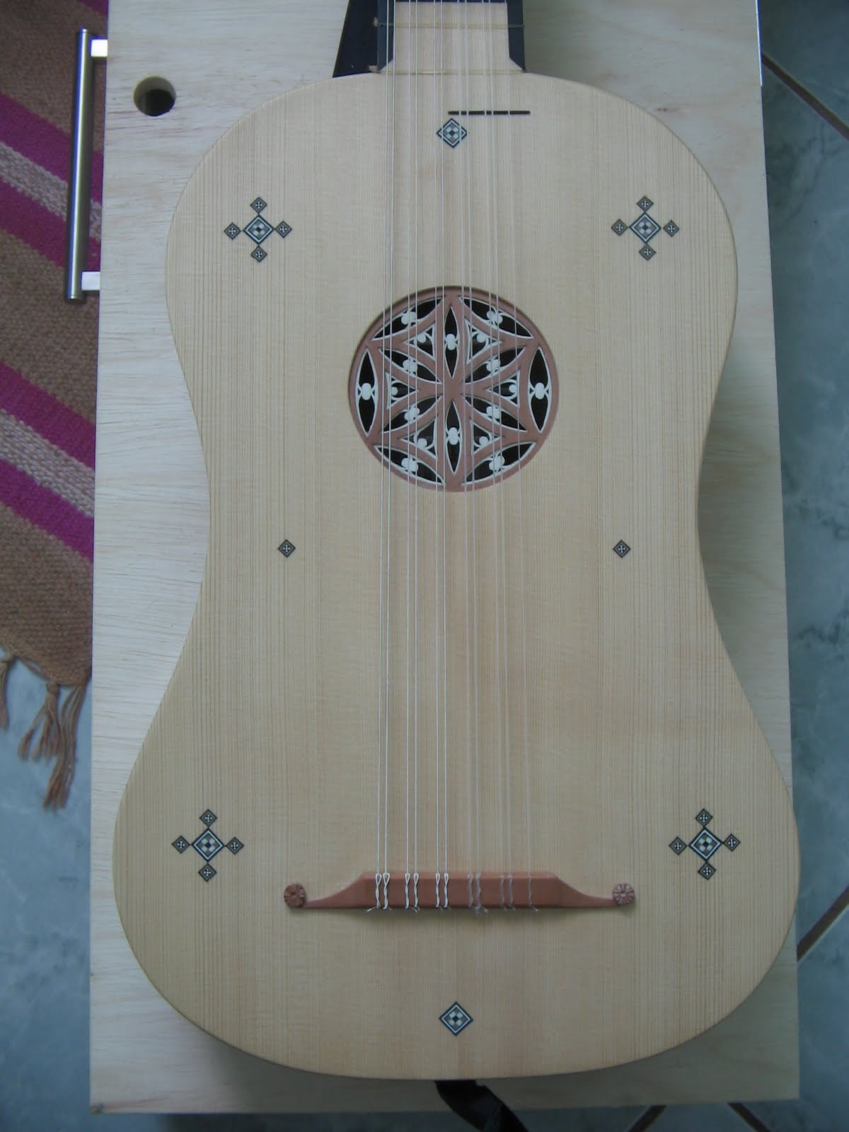 Lute - the instrument: New Vihuela arrived! | Nova vihuela/viola de mão ...