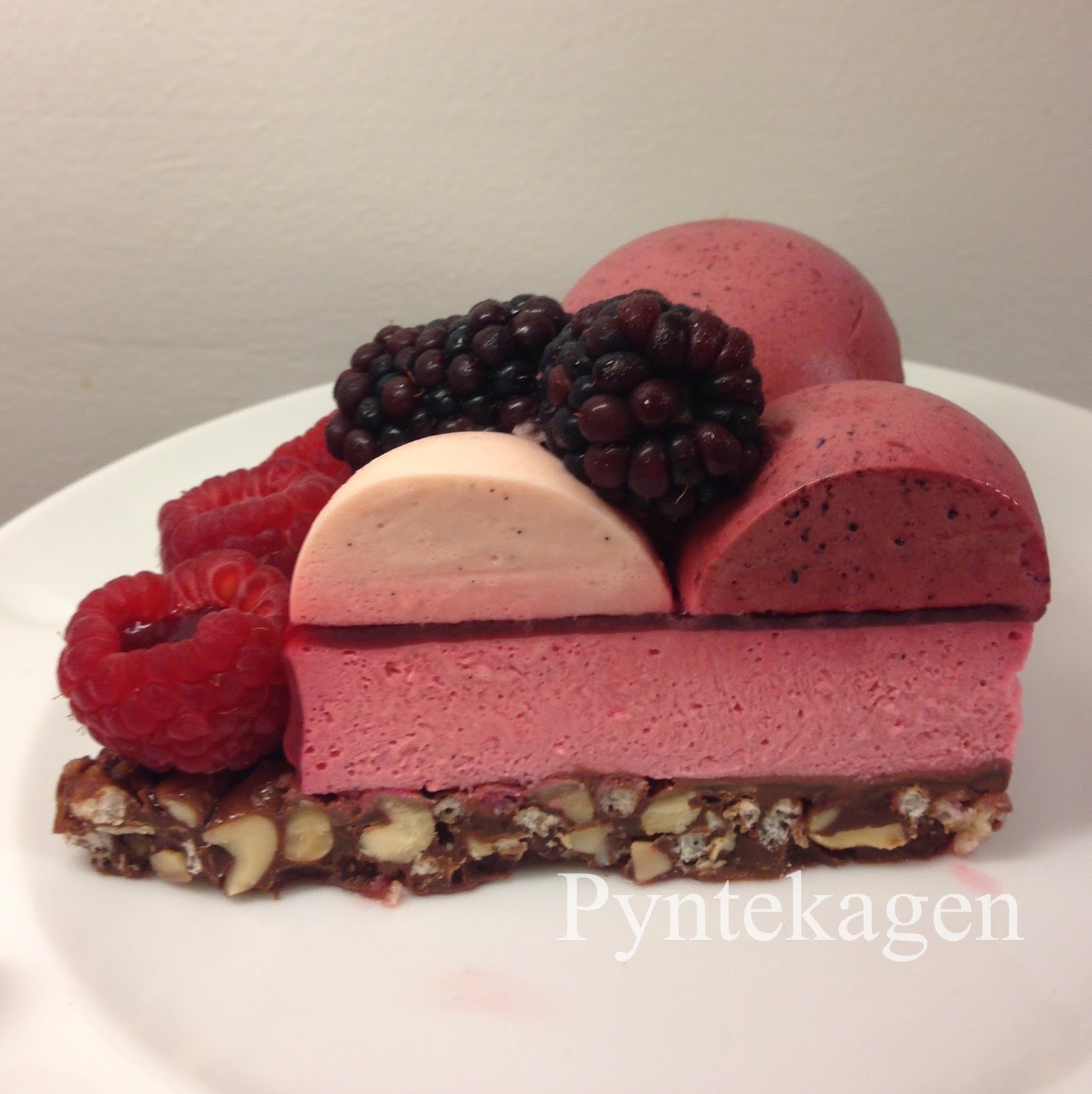 PynteKagen: Crunchy kage med sommerbær