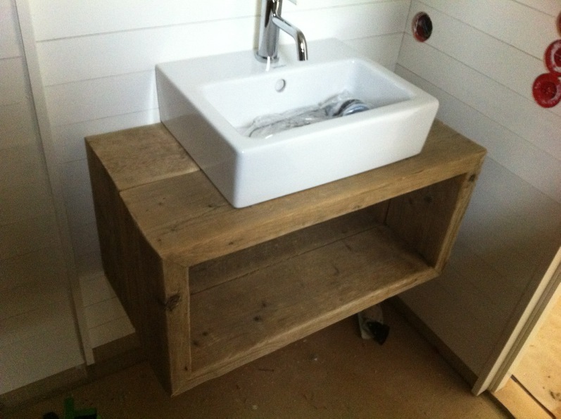 Kjokkenmodeller: Knagger til bad lim