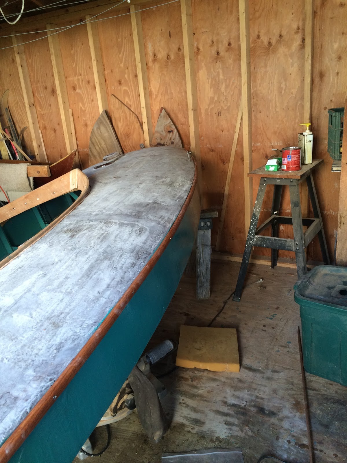 Griff: A Vintage Moth Boat: Rub rails