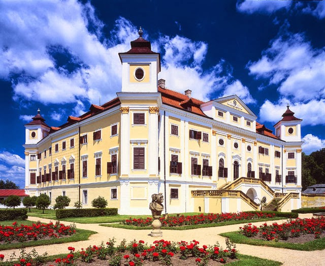 Travel around the world: Milotice Castle