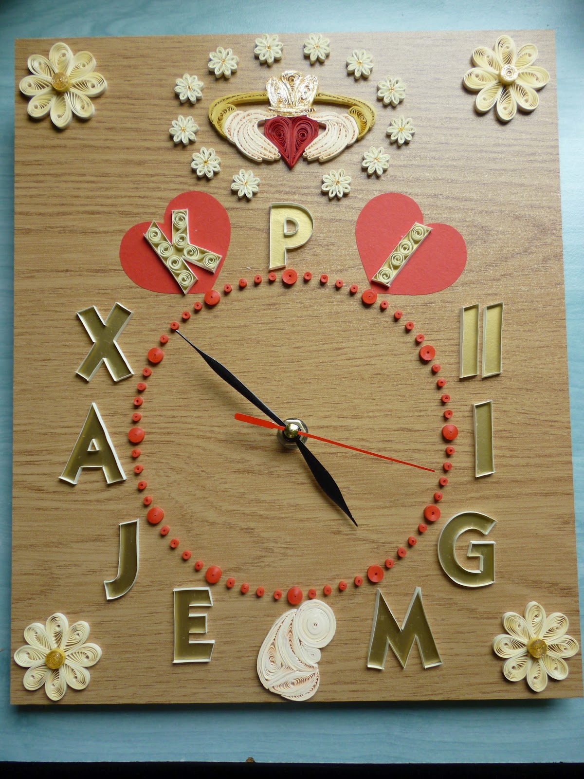 Papírvilág: quilling falióra / quilled wall clock