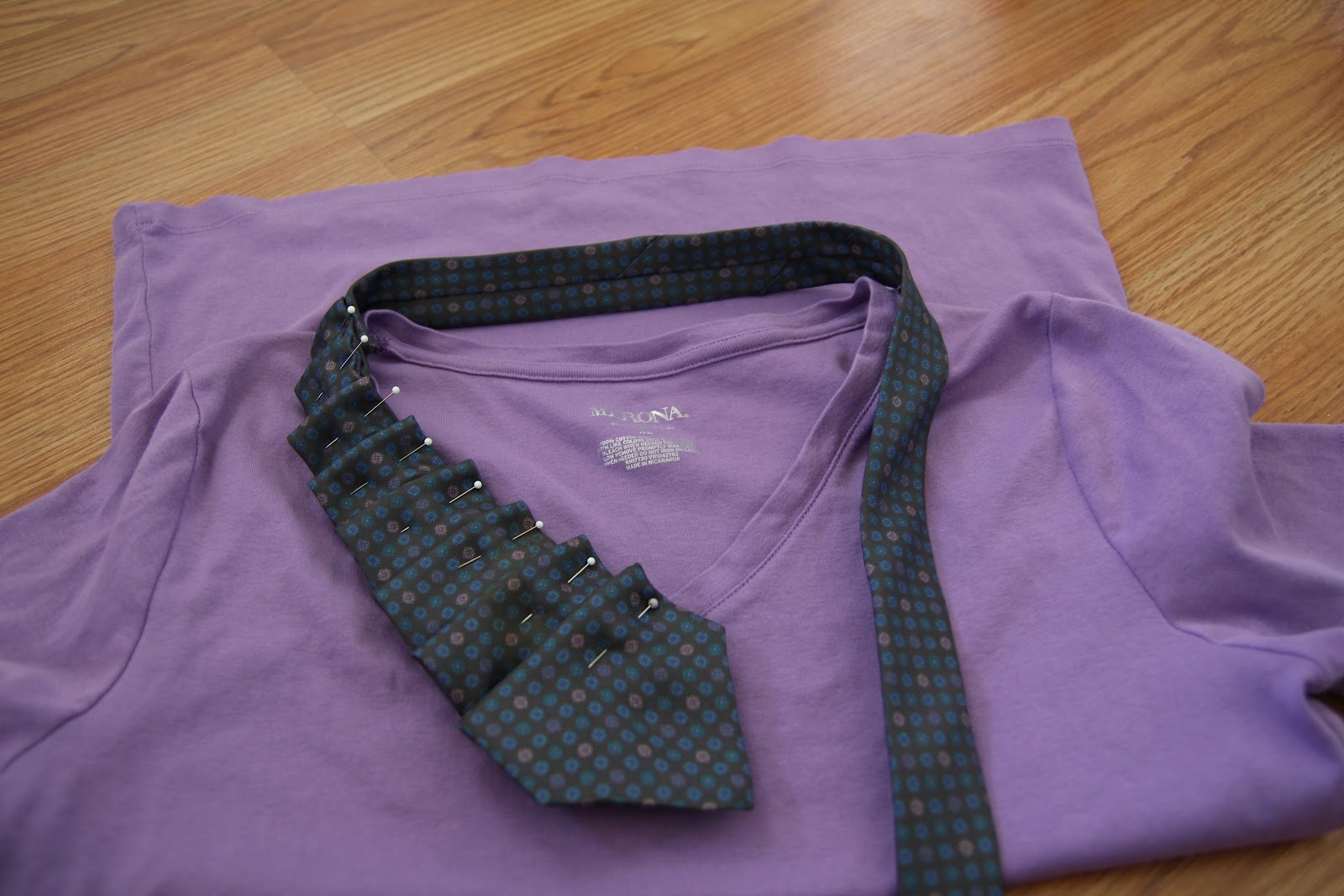 bybmg: Tutorial: Tie Shirt Refashion