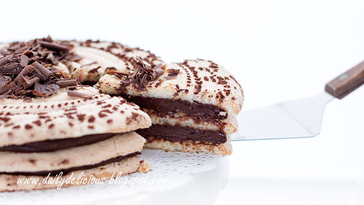 dailydelicious: Chocolate Daquoise Cake