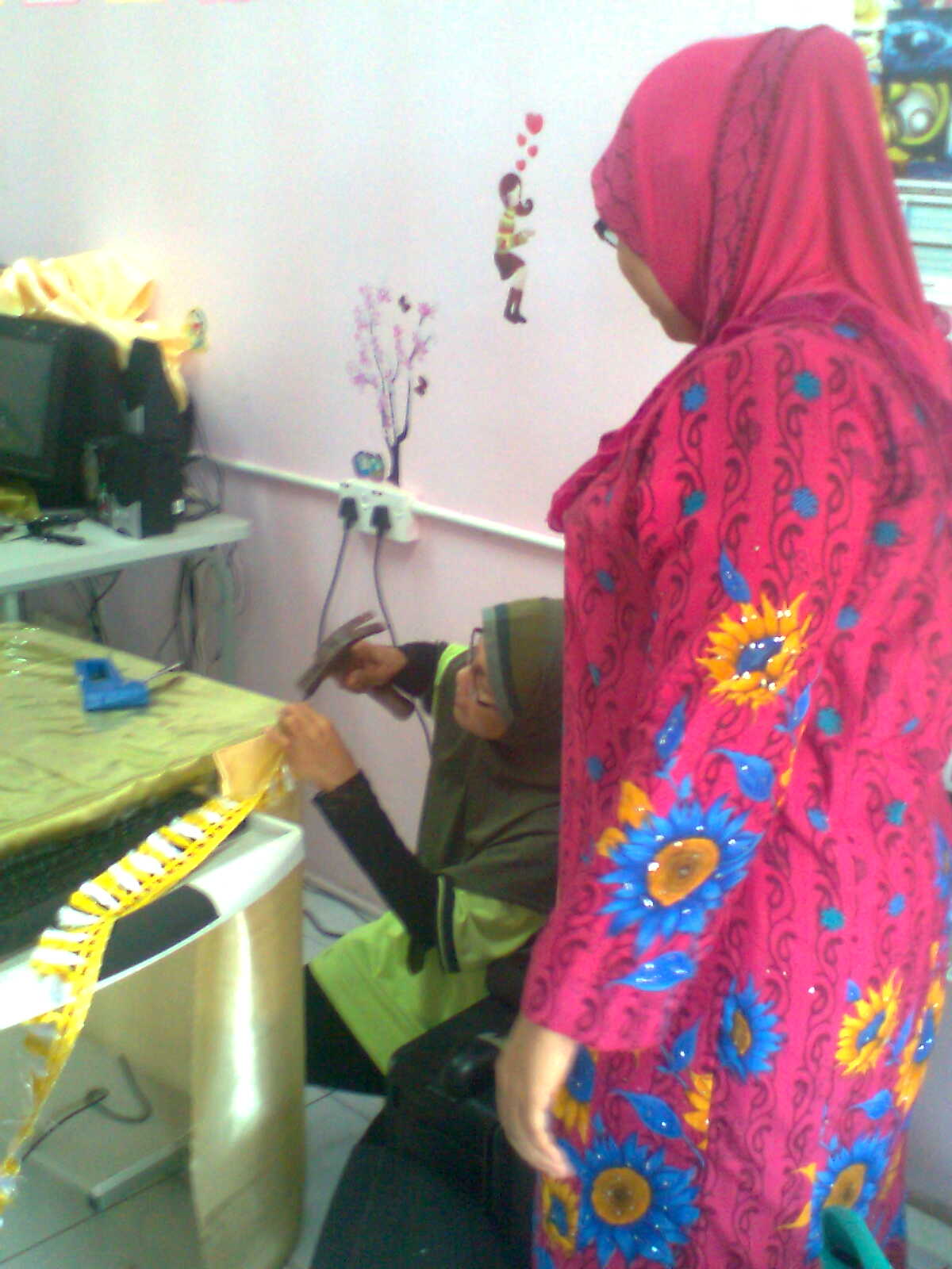 LoNgK@i_2U (*_*): PUSAT AKSES KECERIAAN MEMASANG LAPIK MEJA & LANGSIR