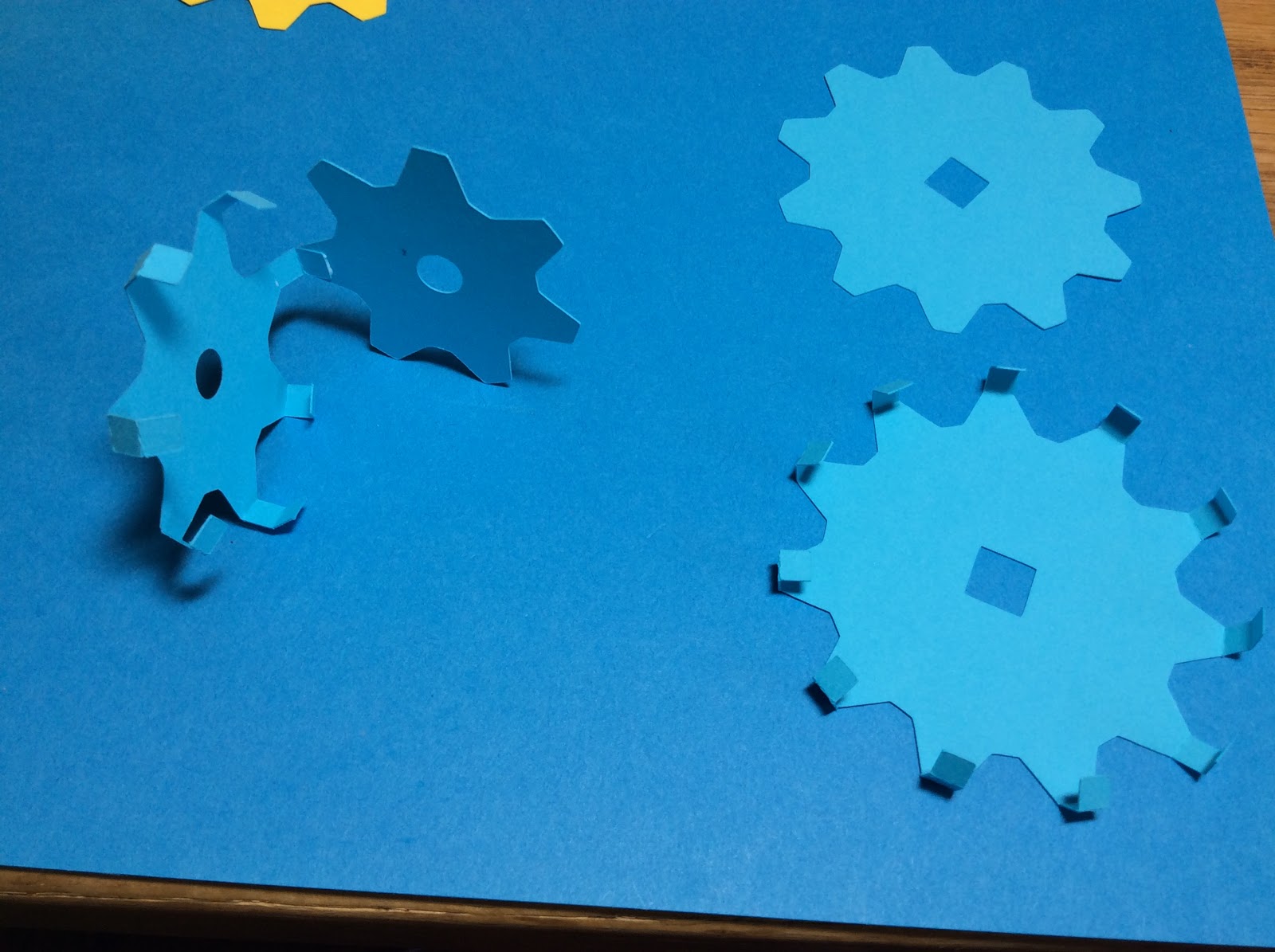 Papercrafts and other fun things: Square Gear Box