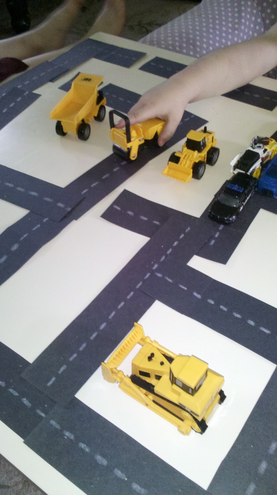 Munchkin and Bean: Construction Paper Roads