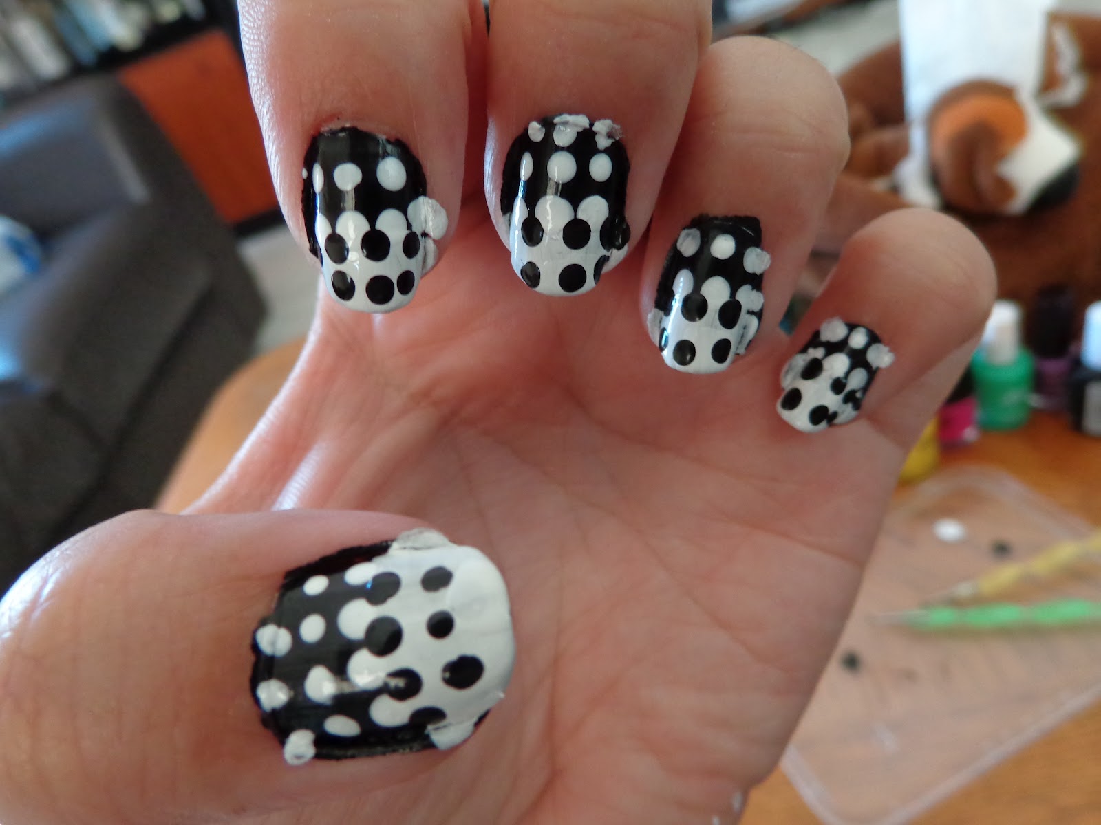 Creative Oinks: Spotted Illusion Nails