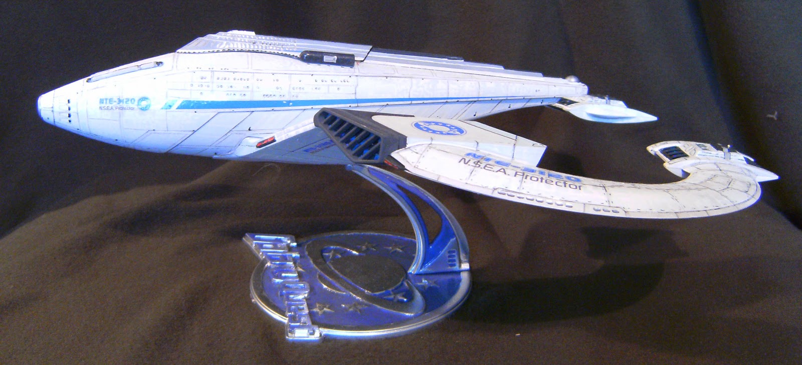 Happyscale-Modellbau: N.S.E.A. Protector (Galaxy Quest) - Pegasus Model ...