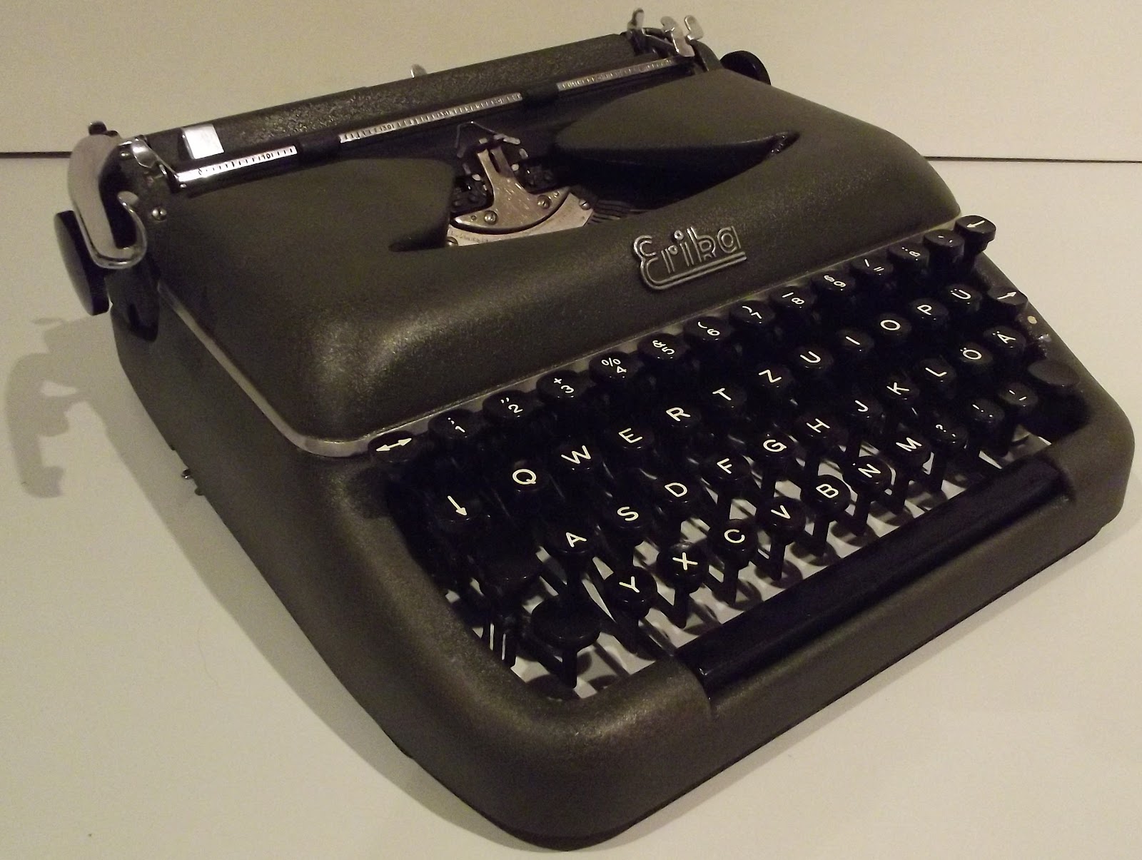 oz.Typewriter: Erika and Bijou Typewriters
