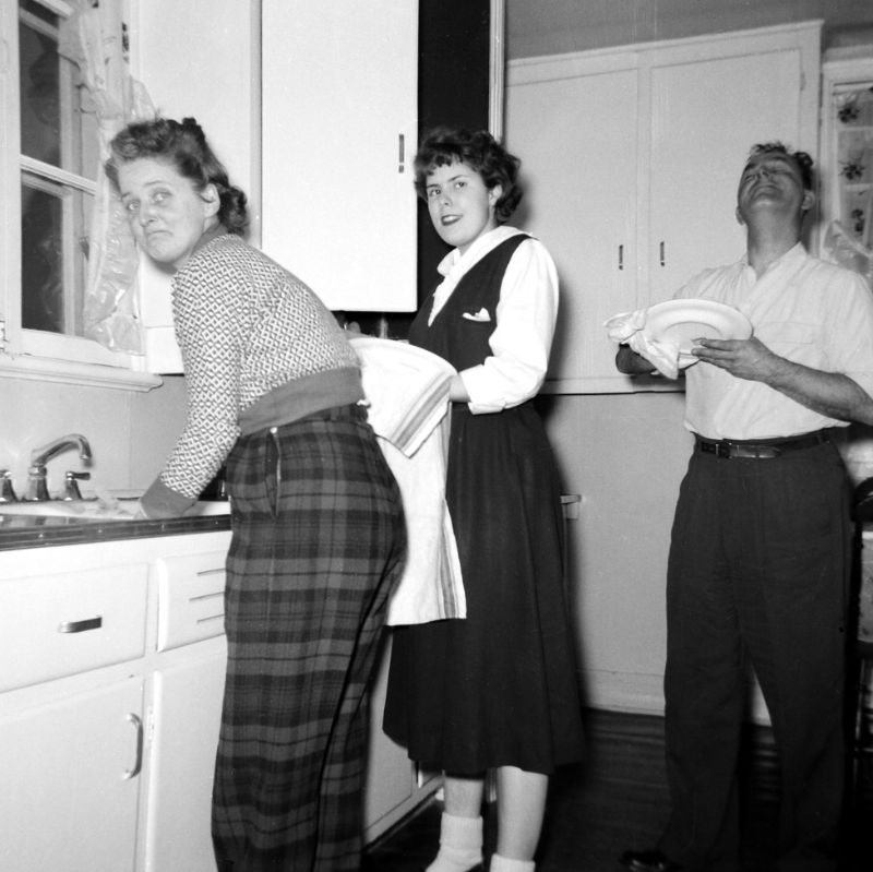 45 Vintage Photos That Capture People in Their Kitchens From the 1950s ...