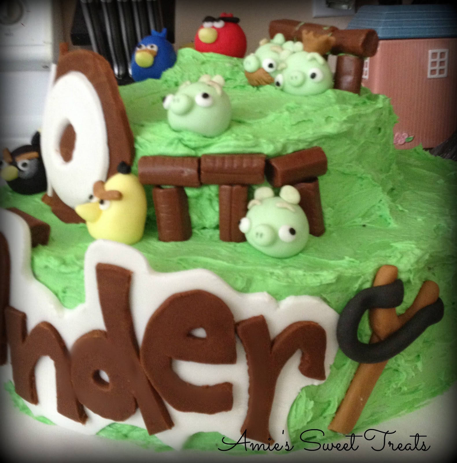 Amies Sweet Treats: Angry Birds Cake