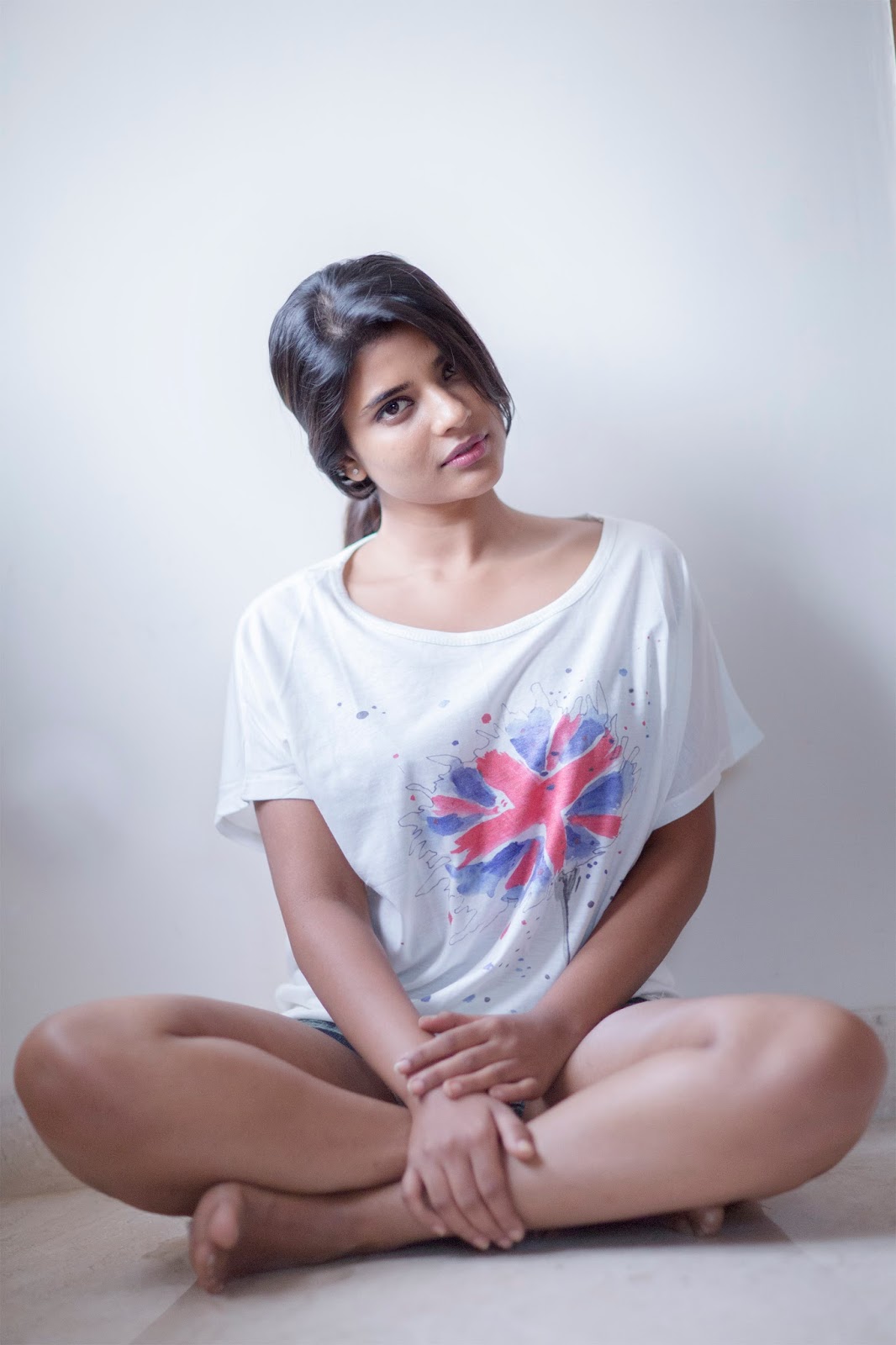 Aishwarya Rajesh Photoshoot Stills - South Indian Actress