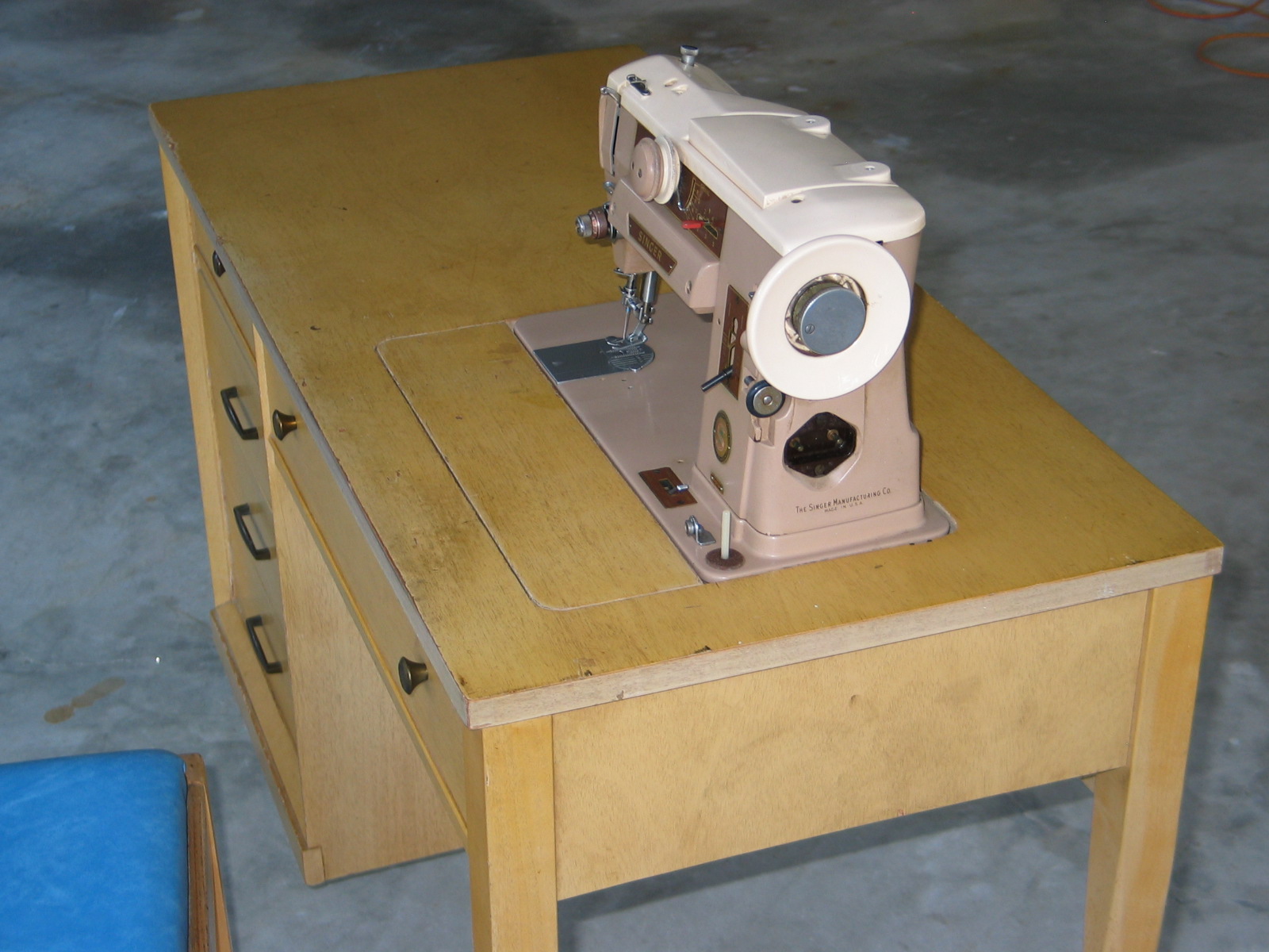 Dave's Mid Century Stuff: Singer 401A Slant-O-Matic Sewing Machine and ...