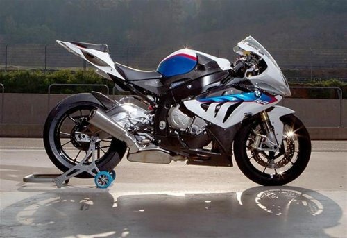 Pequeno comparativo entre as esportivas Kawasaki ZX-10R, BMW S 1000RR e ...