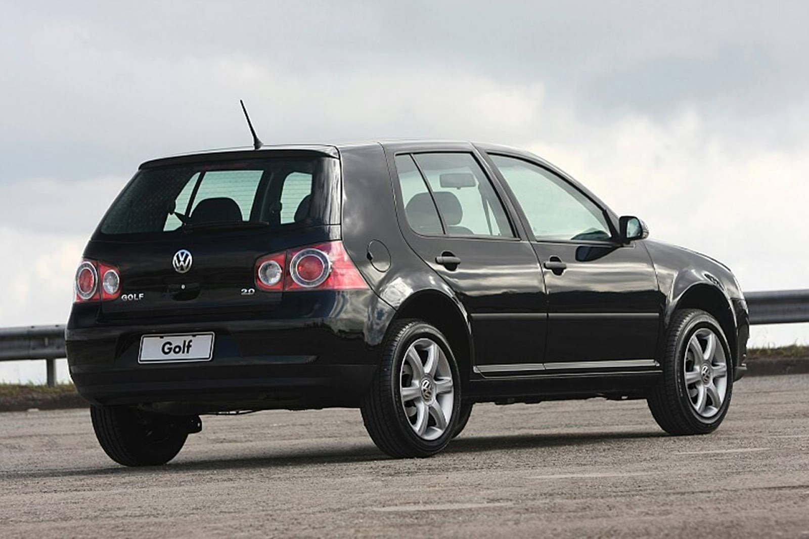 Volkswagen Golf 2009: motor 2.0 Flex, versão GT - fotos