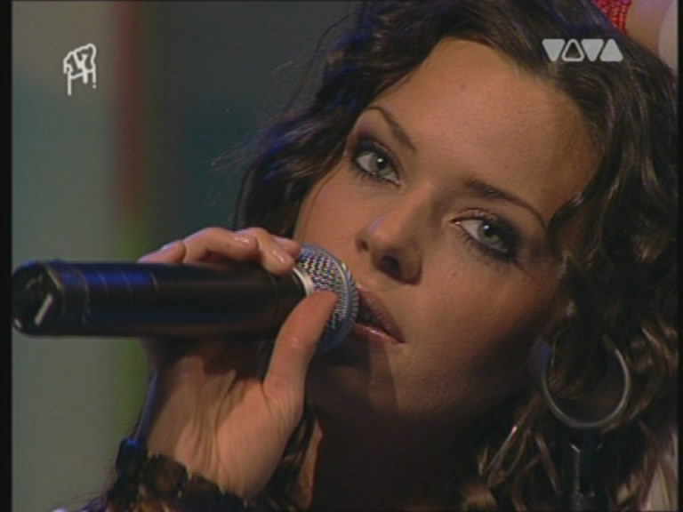 Live Performance Music Videos: Kate Hall - Is there anybody out there ...