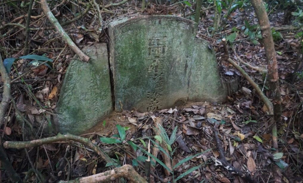 Wee Theam Tew and family