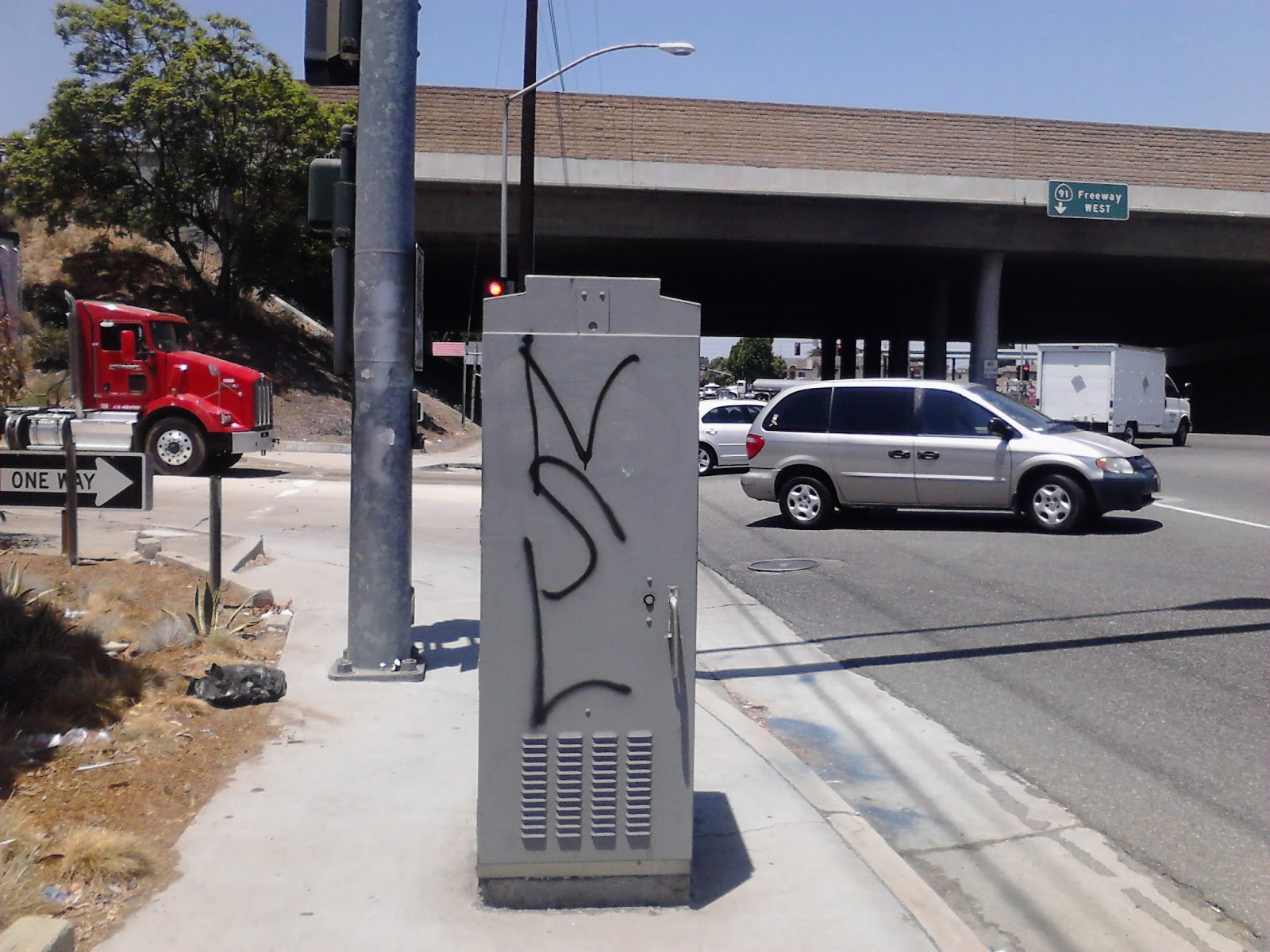 sureno 13 gangs graffiti: North side longo 13