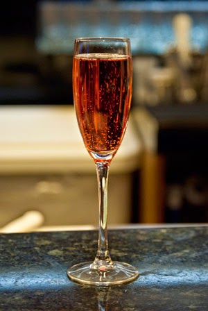 Recetas de Bebidas: Champagne y Creme de Cassis