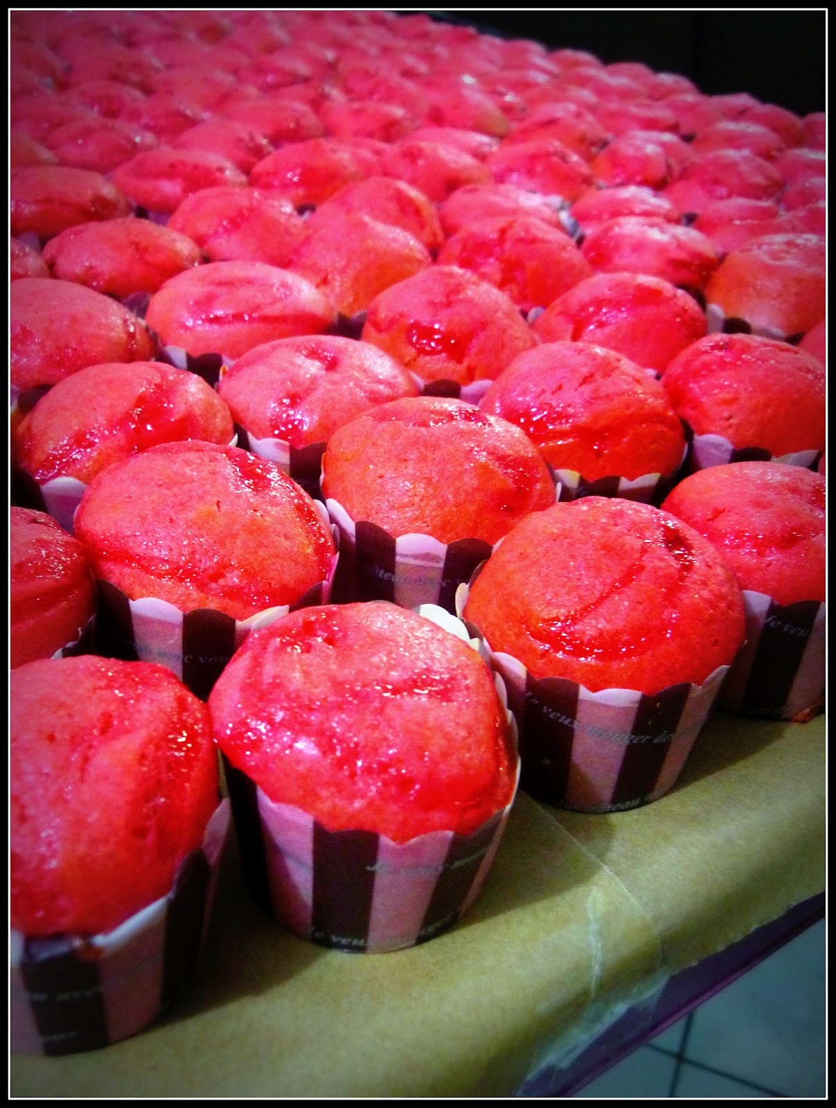 pandacookiss: Mun's muffins and apam pokadottt for wedding doorgift :D :D