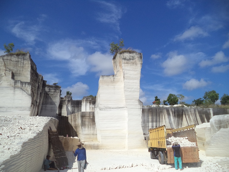 White Block Art - Seni Batu Kapur - EMAKMBOLANG