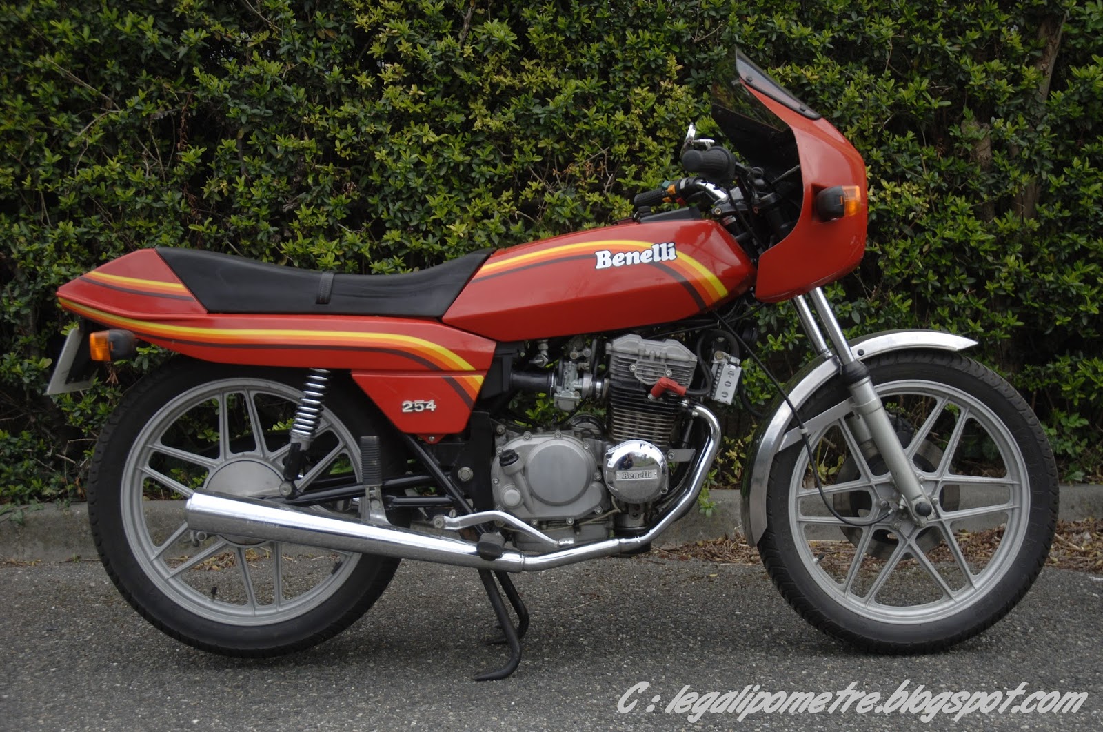 Le Galipometre: Contact : Benelli / Moto Guzzi 254