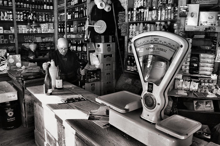 Dentro del comercio tradicional se pueden distinguir dos tipos de ...