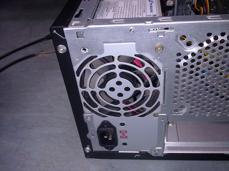 MeNarA KehiDupaN: Pemasangan Papan Utama Komputer