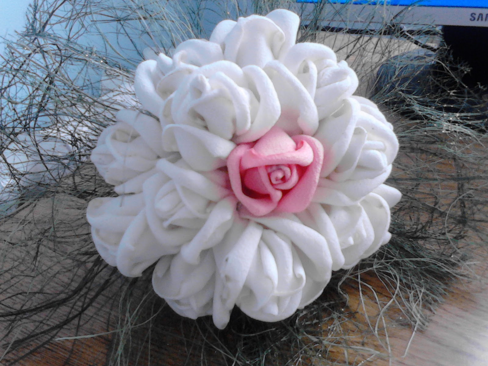 Flori handmade : Buchete trandafiri handmade din material textil