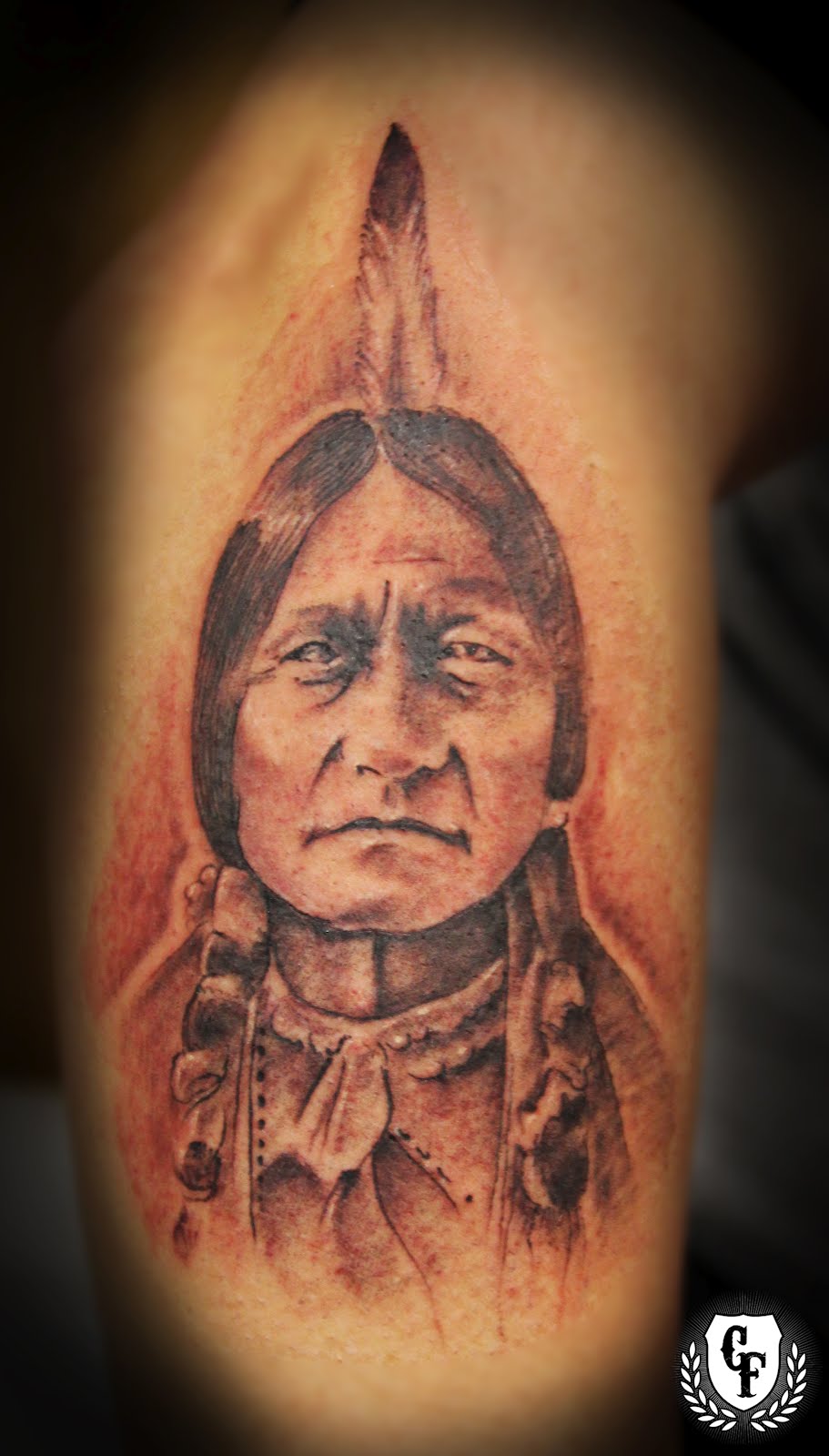 CosaFina tattoo Carlos Art Studio: tatuaje de indio